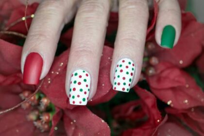 33 Festive Christmas Nail Designs to Sleigh This Holiday Season
