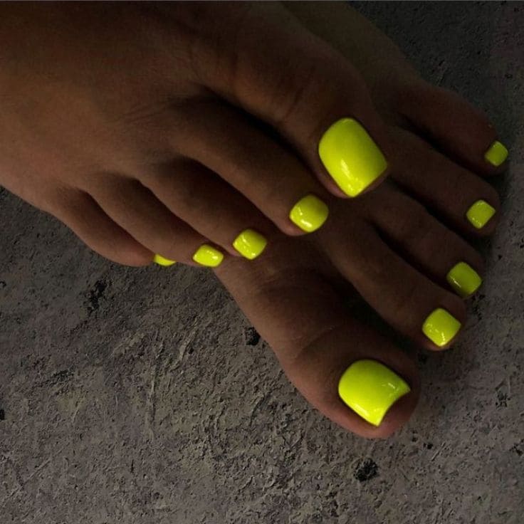 12 Toe Nail Colors for Dark Skin - Makes Your Feet Look Stunning