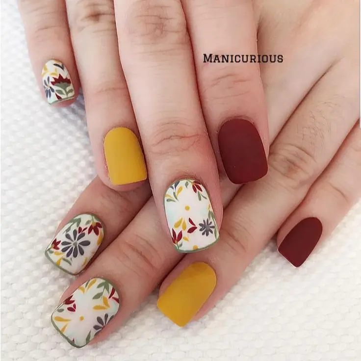 21 Best 2 Color Combination for Nails That Looks Good Together