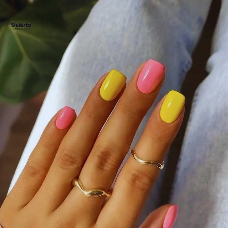 21 Best 2 Color Combination for Nails That Looks Good Together