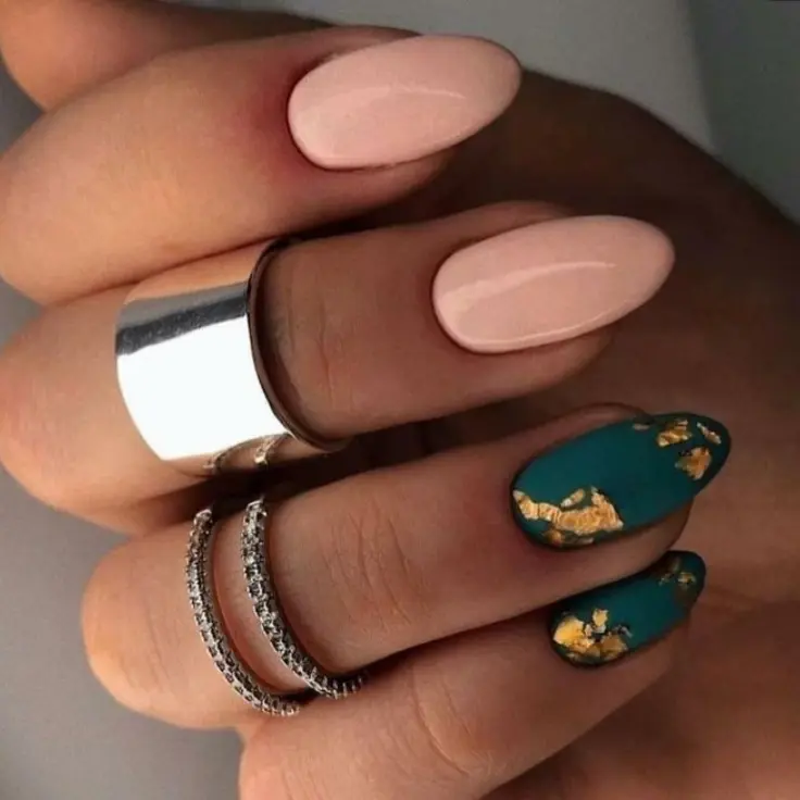 21 Best 2 Color Combination for Nails That Looks Good Together