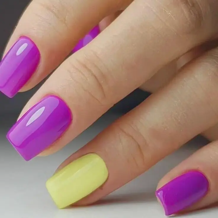 21 Best 2 Color Combination for Nails That Looks Good Together