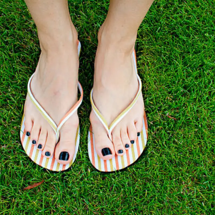 16 Summer Toenail Colors for Fair Skin That are Cool & Breezy