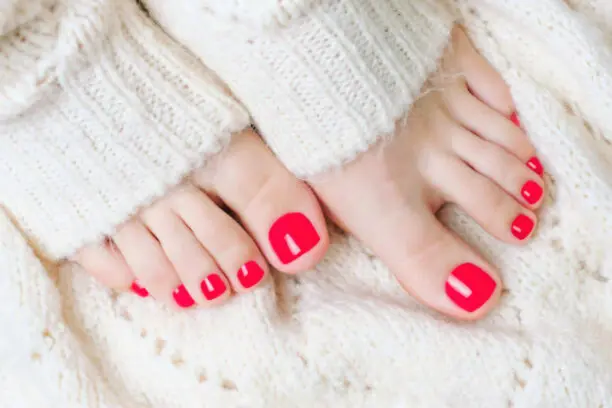 12 Best Winter toenail colors for Fair Skin for the Chilly Season