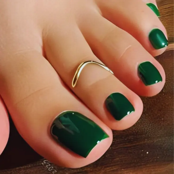 12 Best Winter toenail colors for Fair Skin for the Chilly Season