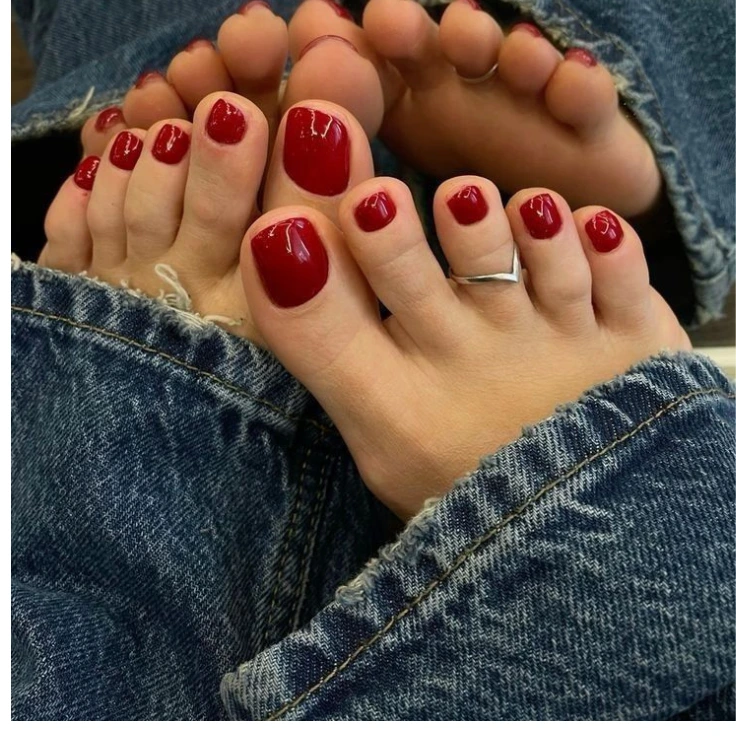 13 Fall Toenail Colors That Will Make Your Feet Fall-Ready