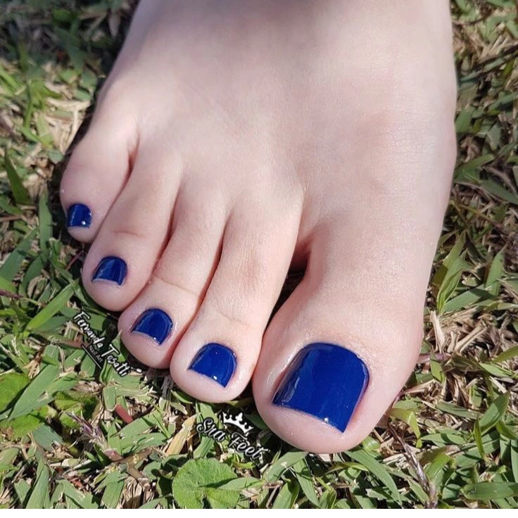 13 Fall Toenail Colors That Will Make Your Feet Fall-Ready