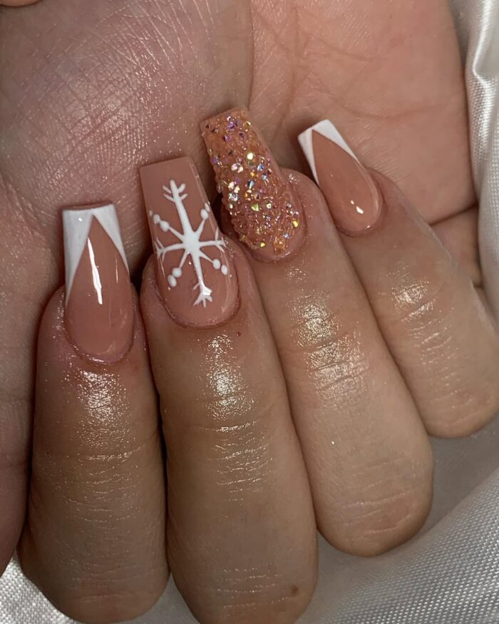 32 Cozy Winter Nail Art Ideas that glow this winter